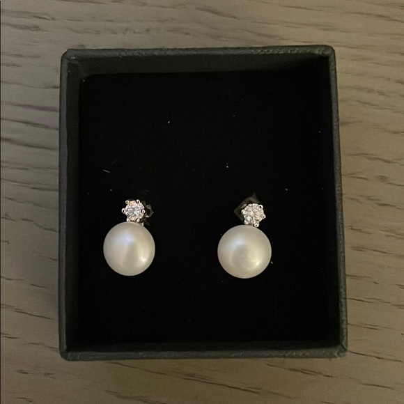 the real pearl co | Jewelry | The Real Pearl Co White Pearl And Cz Stud ...